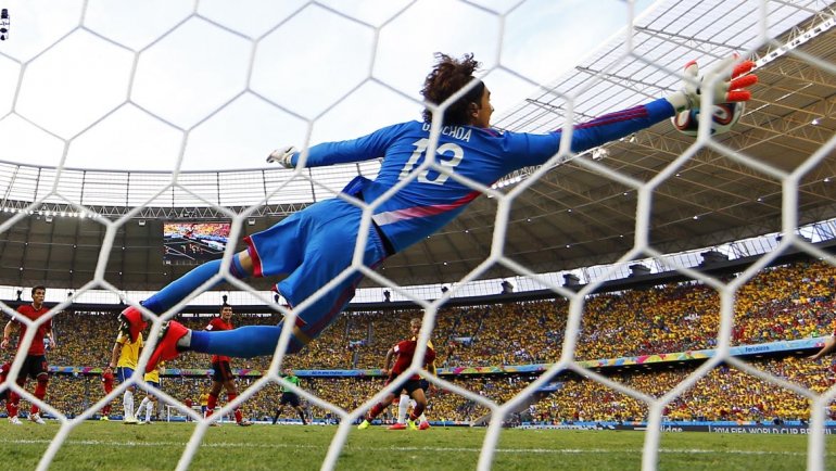 ¿El paradón de Ochoa ante Brasil está en las mejores atajadas de los ...