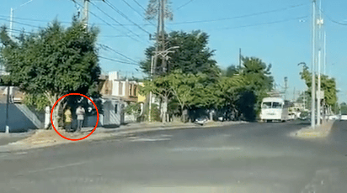 Video: ¡Con este frío y hasta descalzos! Niños piden monedas en ...